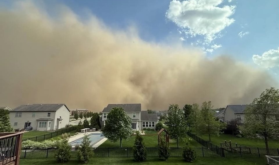Chicagoland area sees first-ever dust storm warning amid extremely high ...